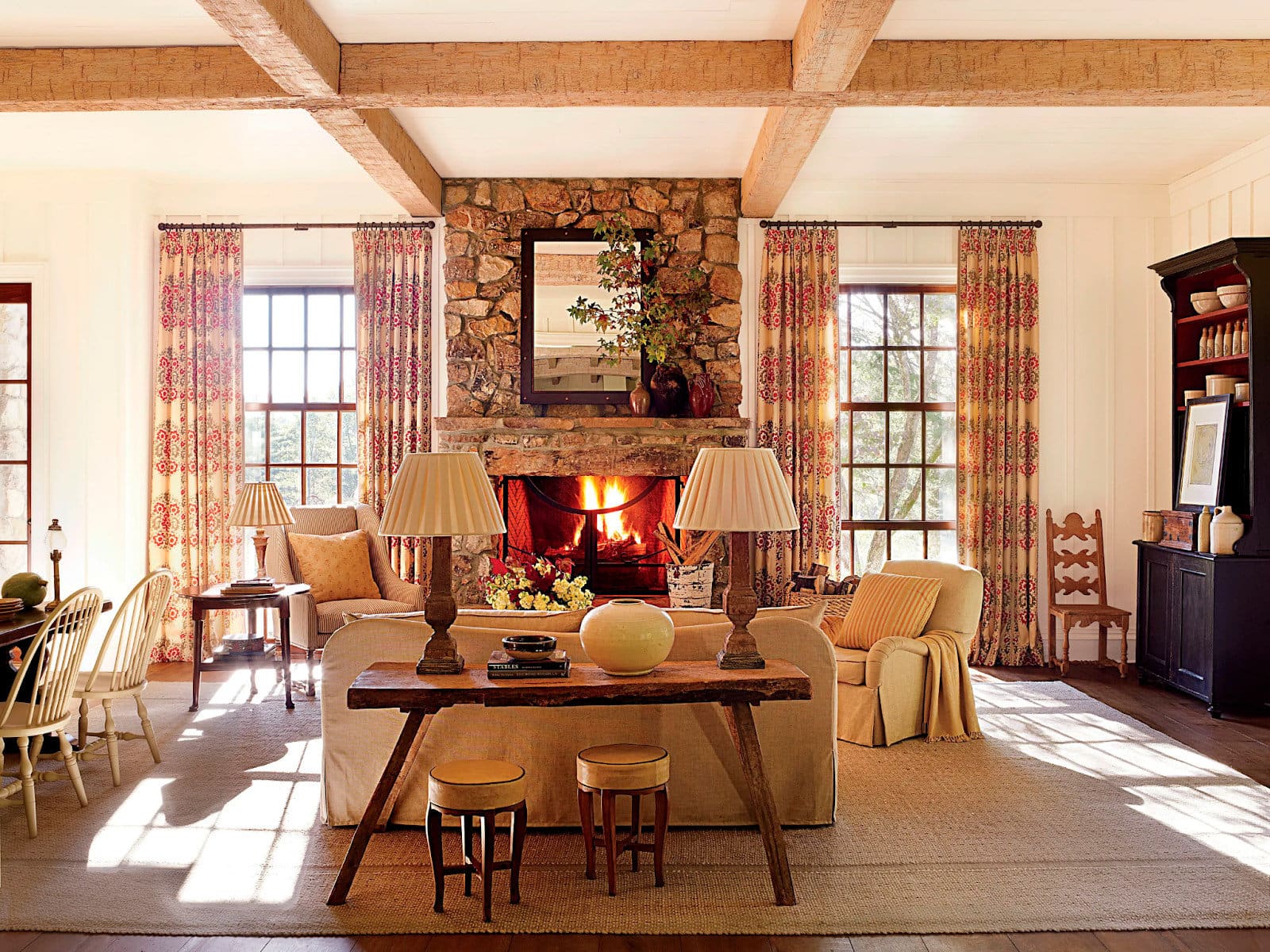 Difference Between a Modern and a Traditional House - 2025 Comparison